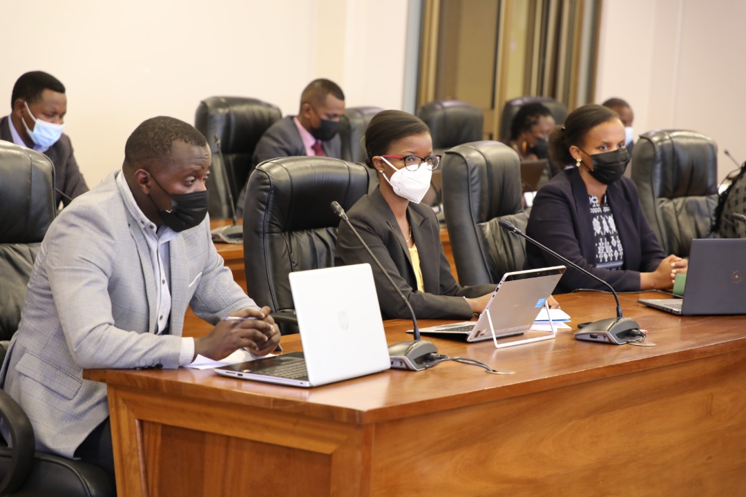 PAC yatangiye kubaza ibigo bya Leta kuri raporo y'Umugenzuzi mukuru w ...